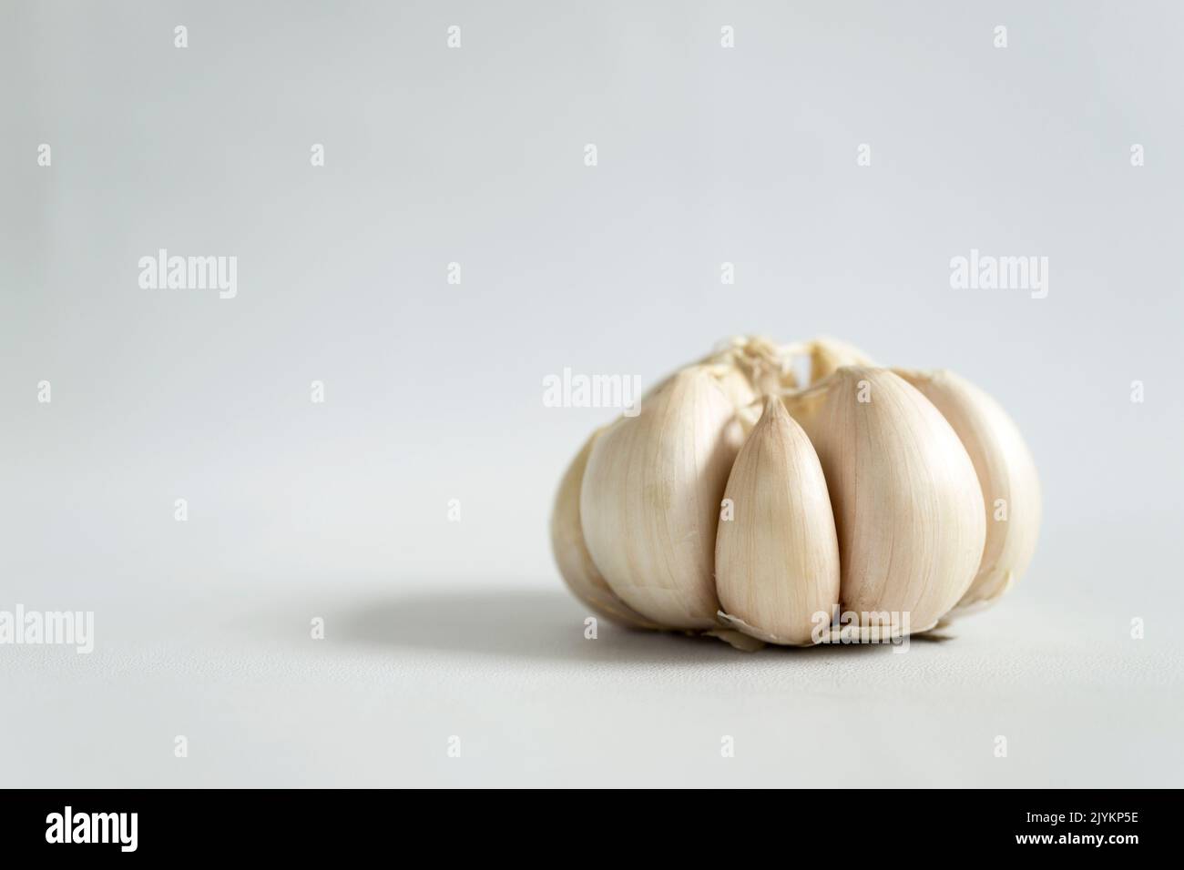 Close up raw garlic isolated on white background Stock Photo - Alamy