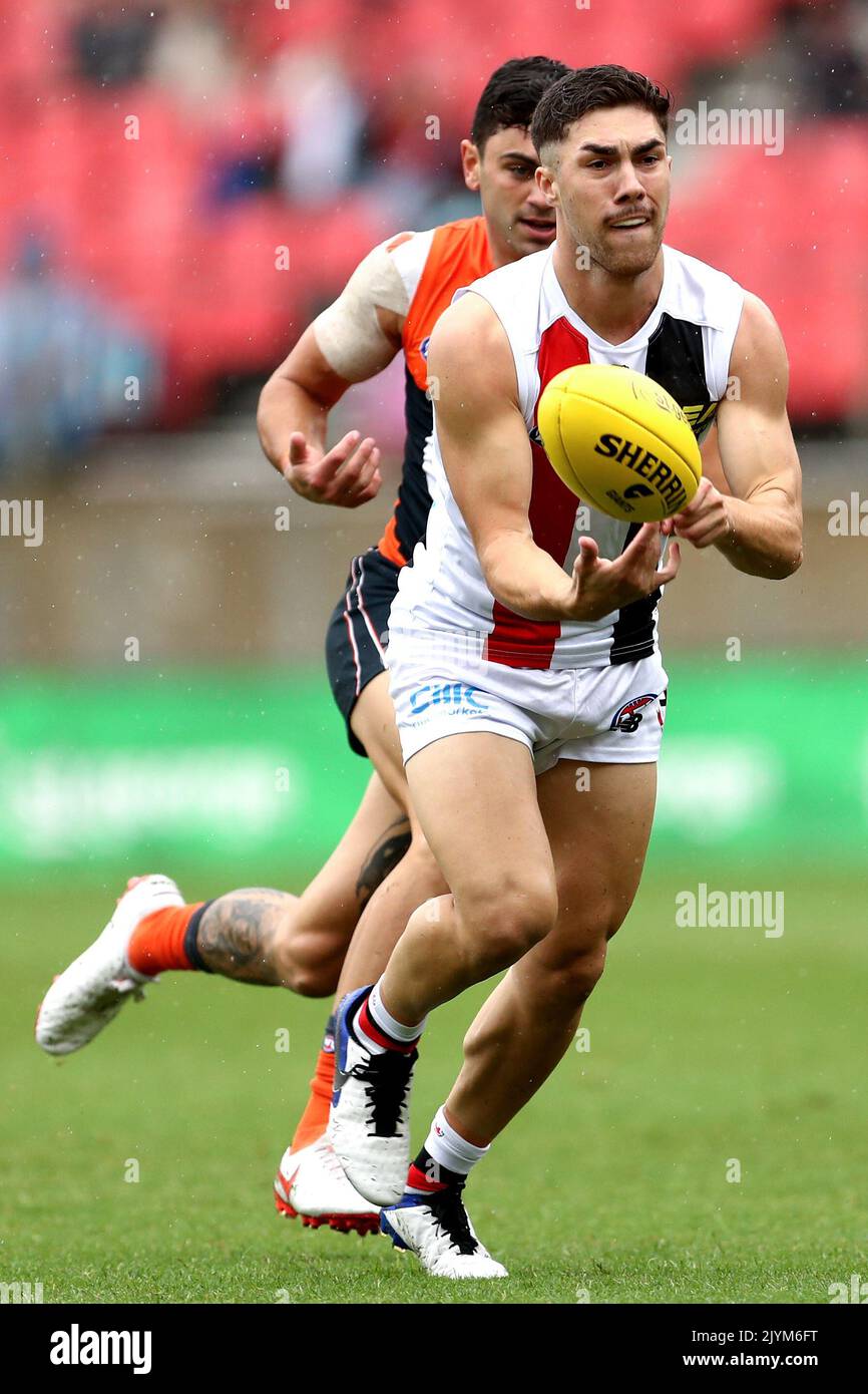 Jade Gresham of the Saints handpasses the ball to a team mate during ...