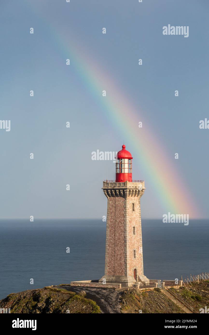 Full rainbow sea hi-res stock photography and images - Alamy