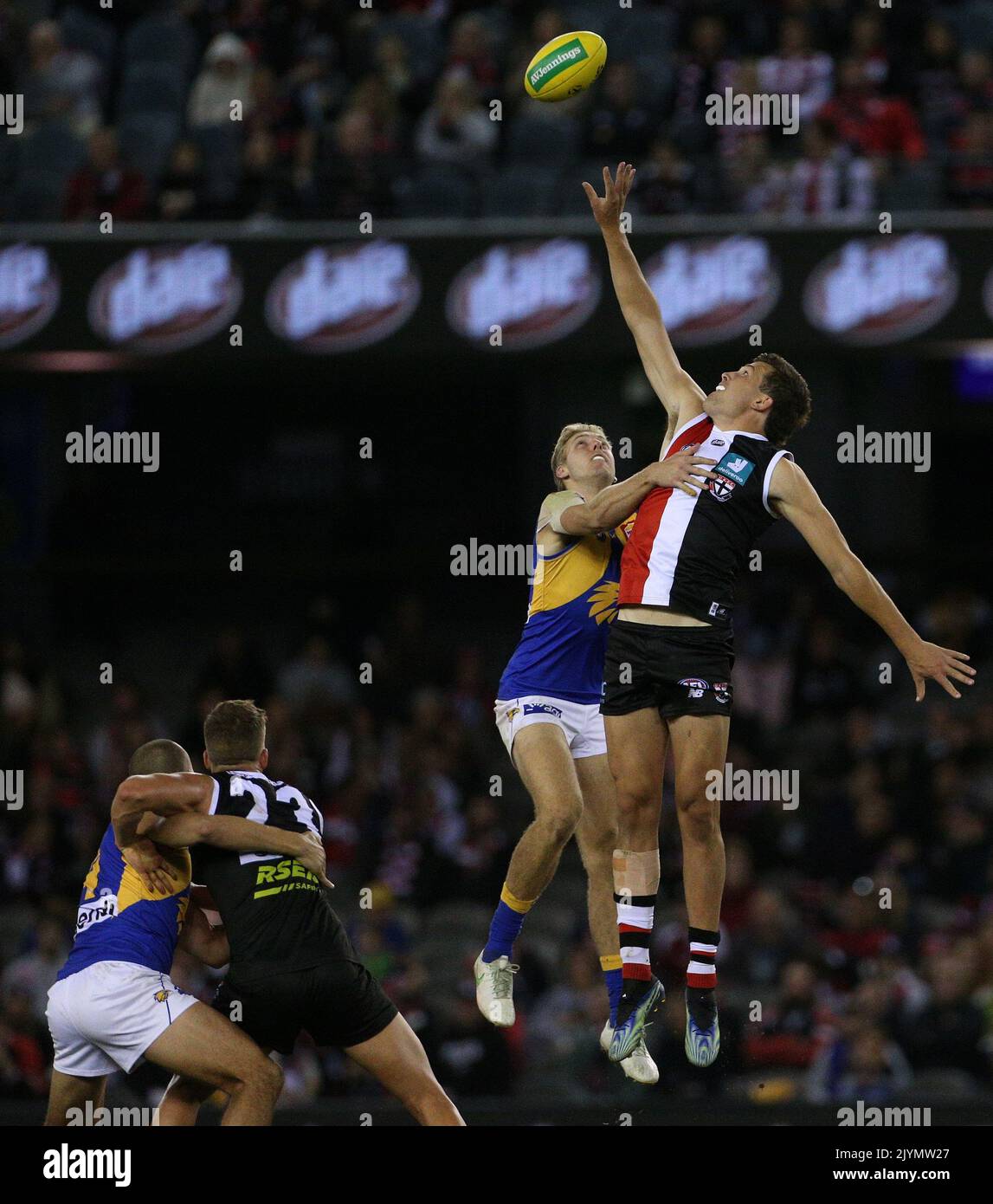 Rowan Marshall of the Saints contests ruck against Oscar Allen of the ...