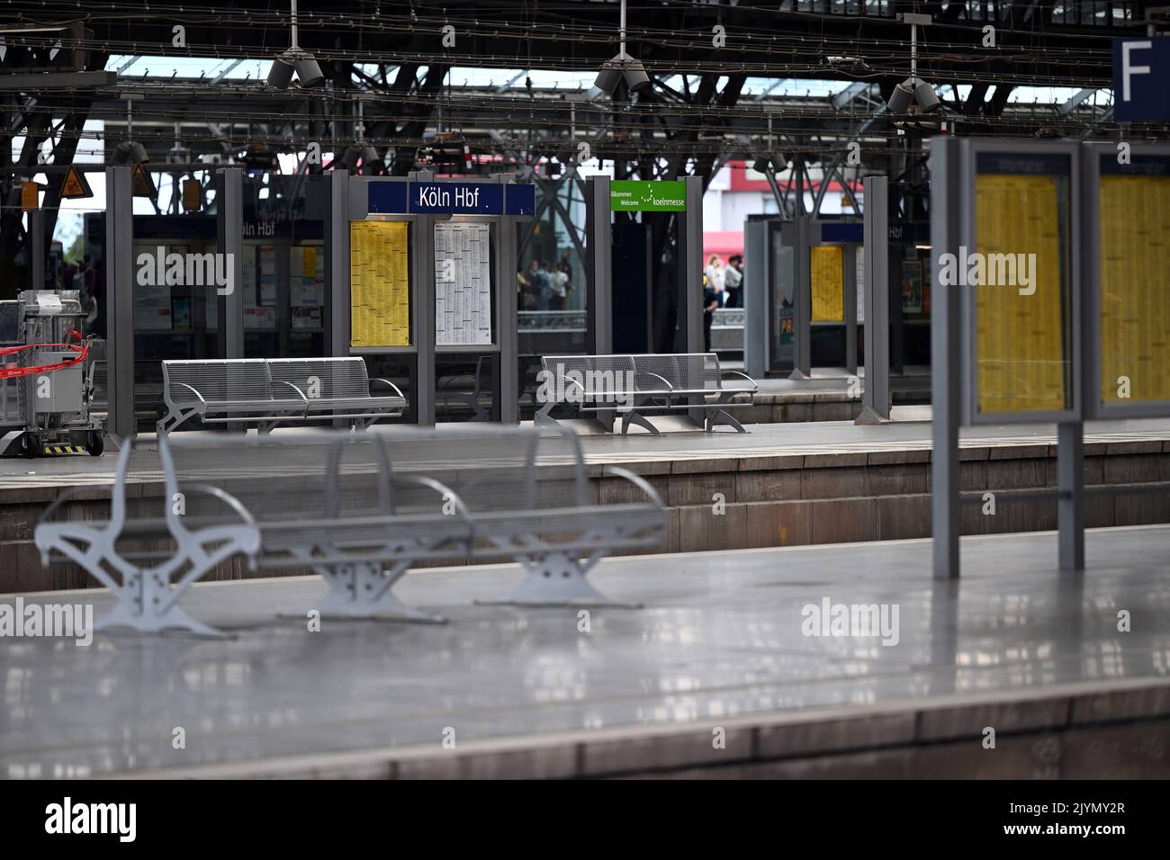Cologne, Germany. 08th Sep, 2022. The platforms at the main station are ...