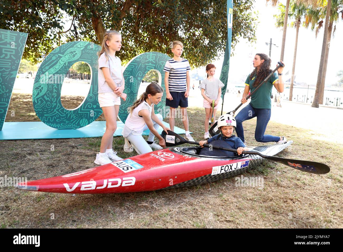 Australian Canoe Slalom athlete, Jessica Fox shows kids canoeing skills ...