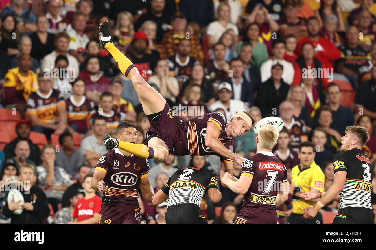 Corey Oates of The Broncos challenges for a high ball during the Round ...