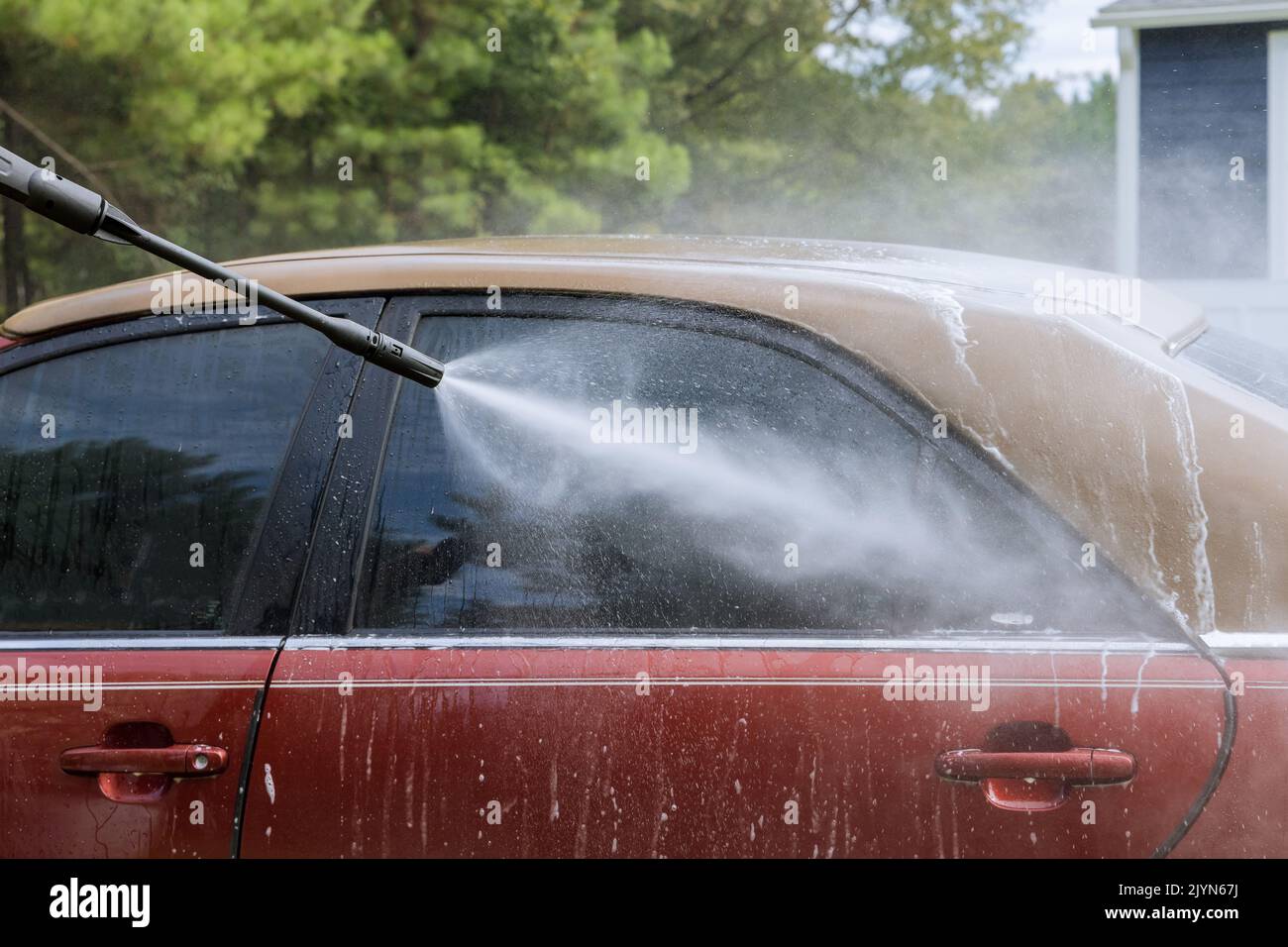 Carwash worker hi-res stock photography and images - Alamy
