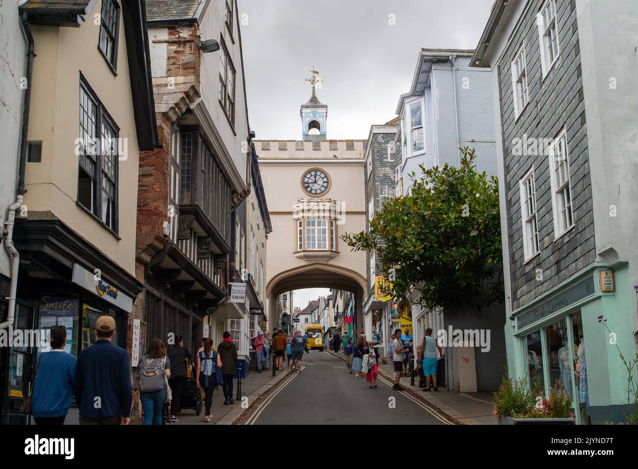 Totnes, South Devon, UK. 25th July, 2022. The clocktower in Totnes High ...