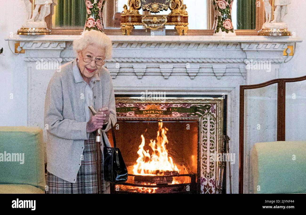The queen balmoral drawing room hi-res stock photography and images - Alamy