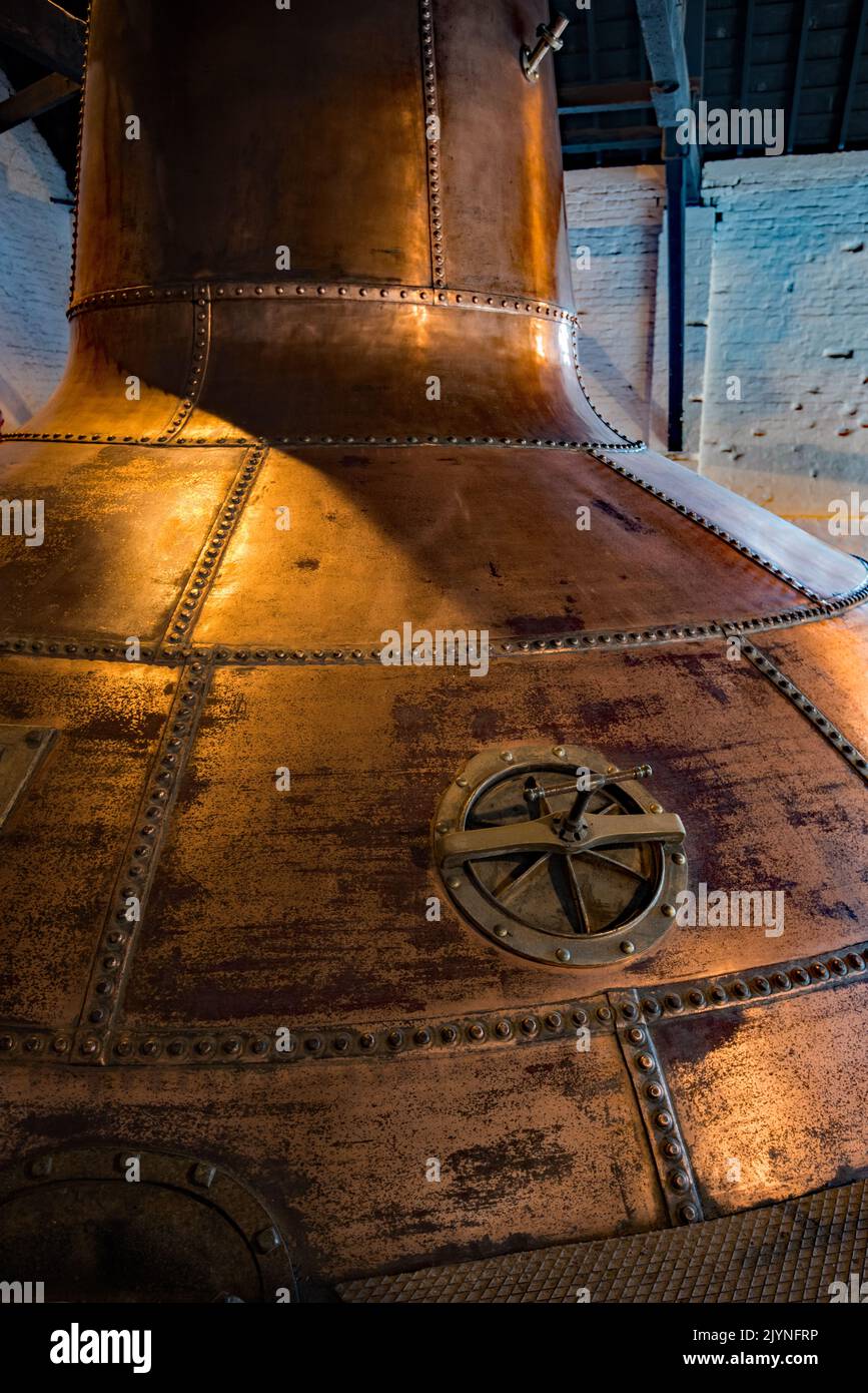 Whisky stills historical hi-res stock photography and images - Alamy