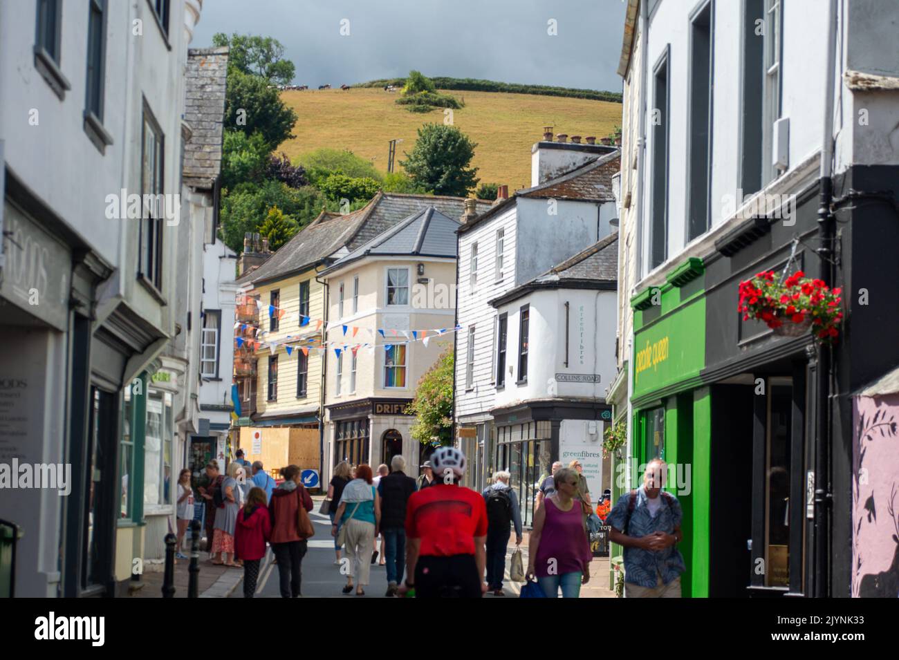 Totnes, South Devon, UK. 25th July, 2022. Tourists and locals in Totnes ...