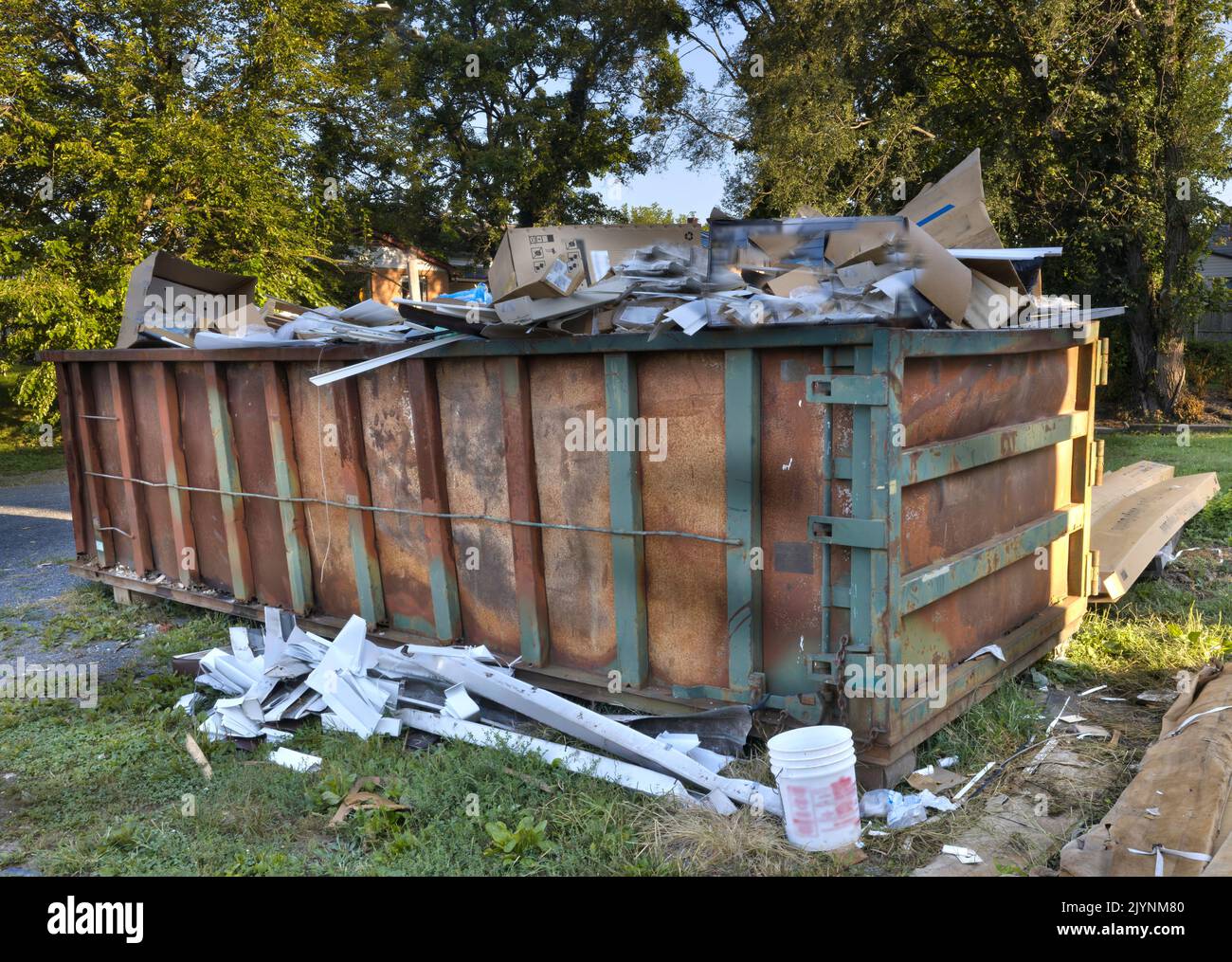 Full dumpster on garbage day hi-res stock photography and images - Alamy
