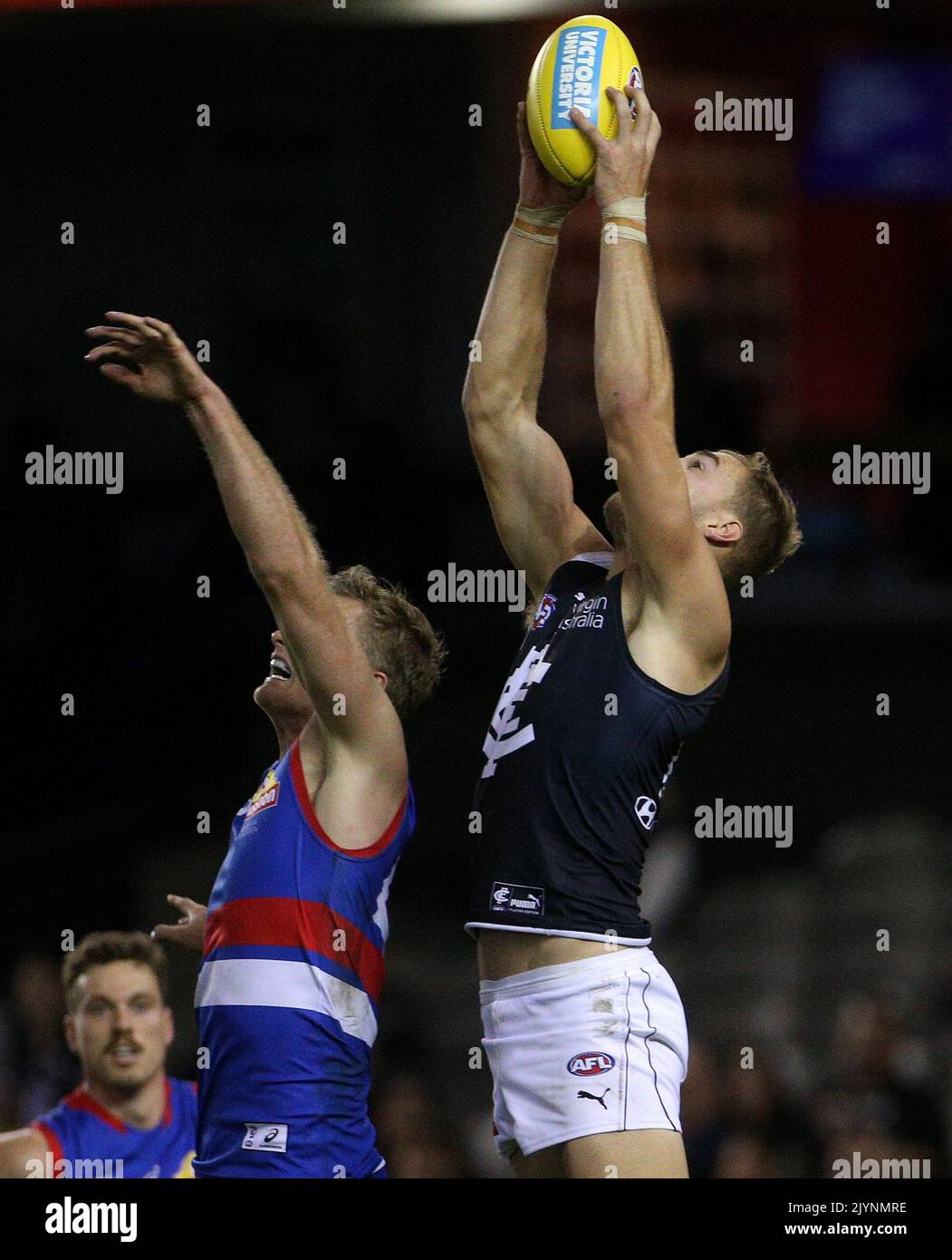 Harry McKay of the Blues marks under pressure from Alex Keath of the ...