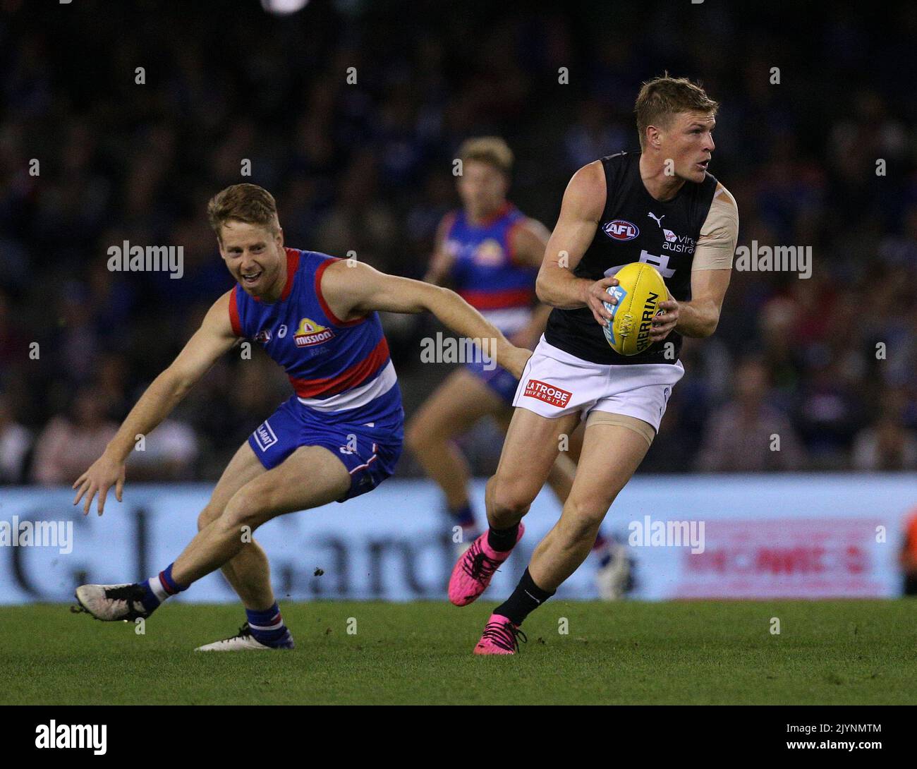 Jack Newnes of the Blues under pressure from Lachie Hunter of the ...