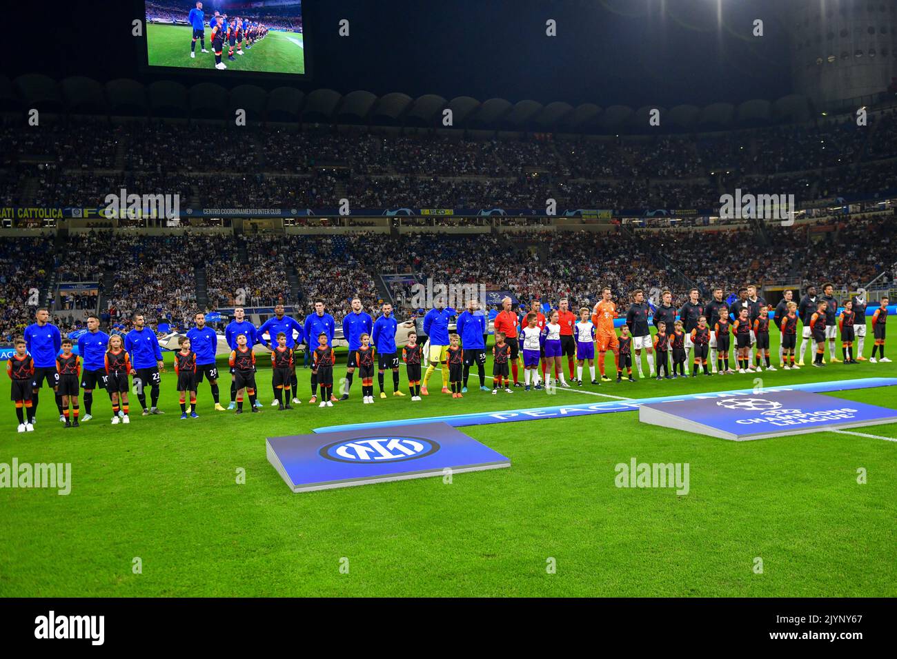 Milano, Italy. 07th Sep, 2022. The two teams line up for the UEFA ...