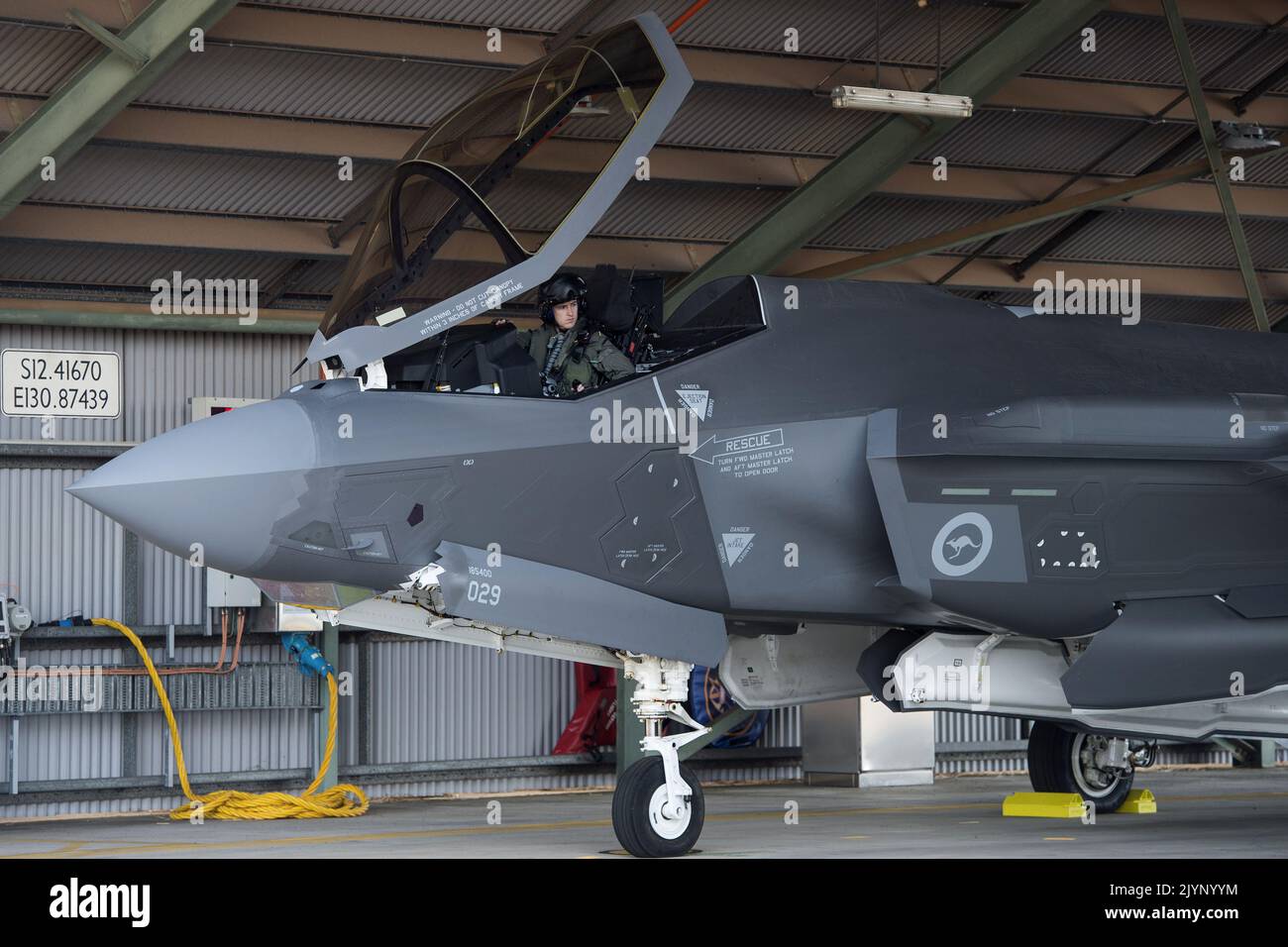 Australian Defence Force personnel prepare the RAAF's new F-35A ...