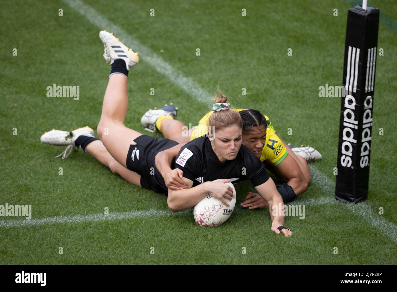Black Ferns Michaela Blyde scores during the Rugby Sevens match between ...