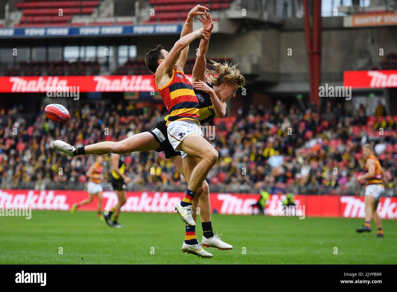 Hugo Ralphsmith of the Tigers and Jake Kelly of the Crows contest a ...