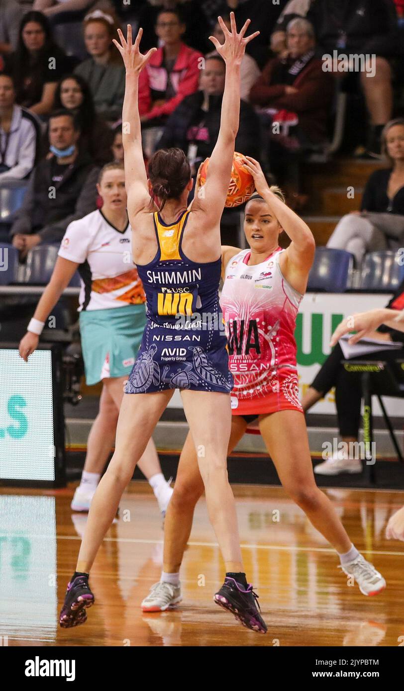 Kate Shimmin of the Lightning defending Maisie Nankivell of the ...