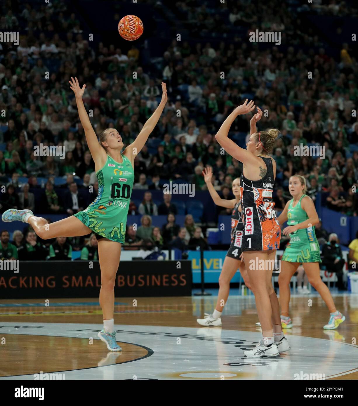 Jo Harten of the Giants shoots under pressure from Courtney Bruce of ...