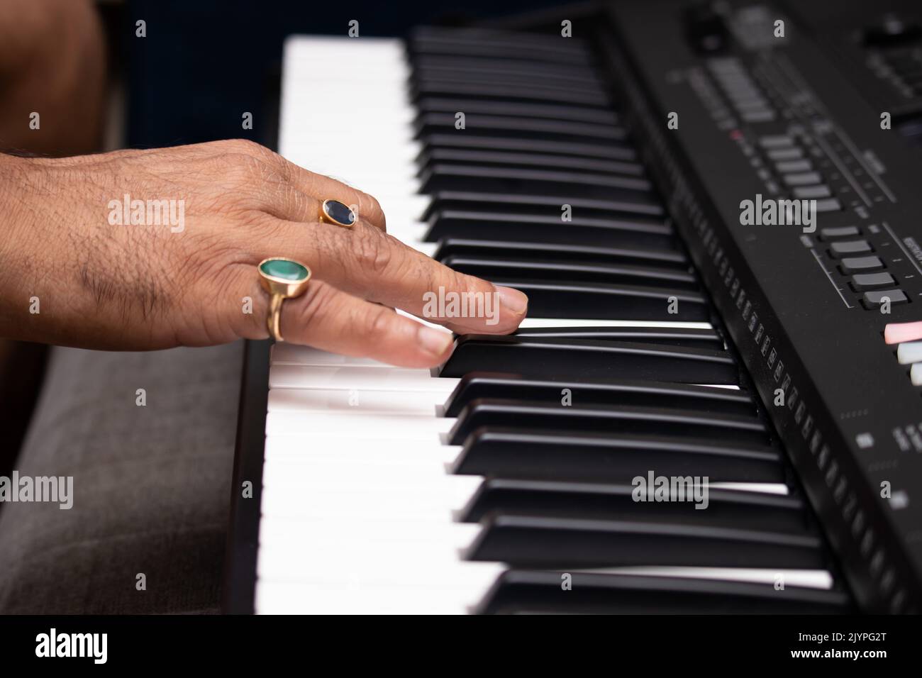 Piano keyboard asian hands hi-res stock photography and images - Alamy
