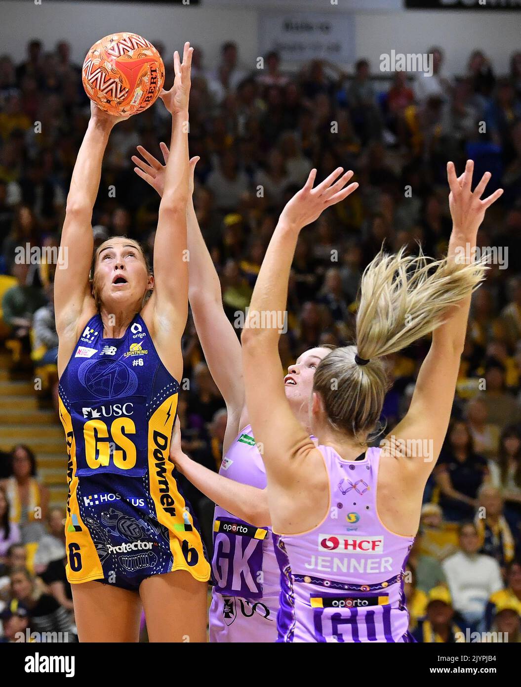 Cara Koenen (left) of the Lightning in action during the Round 6 Super ...