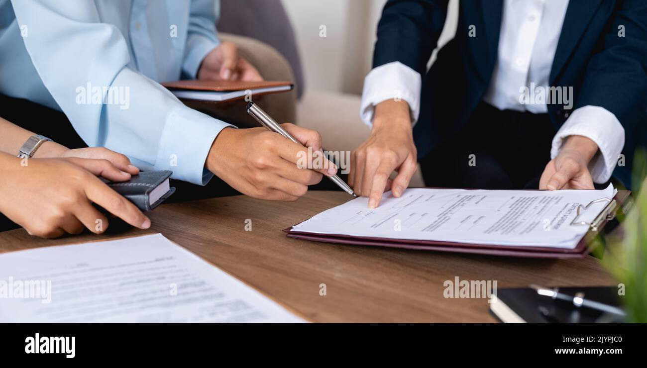 Signing paper hi-res stock photography and images - Alamy