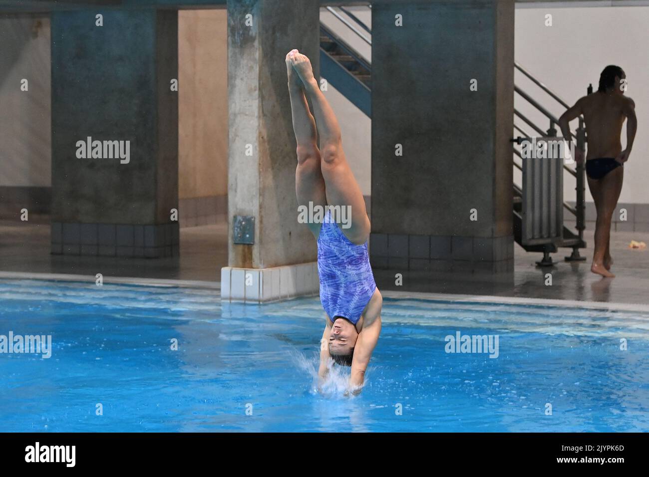 Diver Anabelle Smith practices during an Australian Diving media event ...
