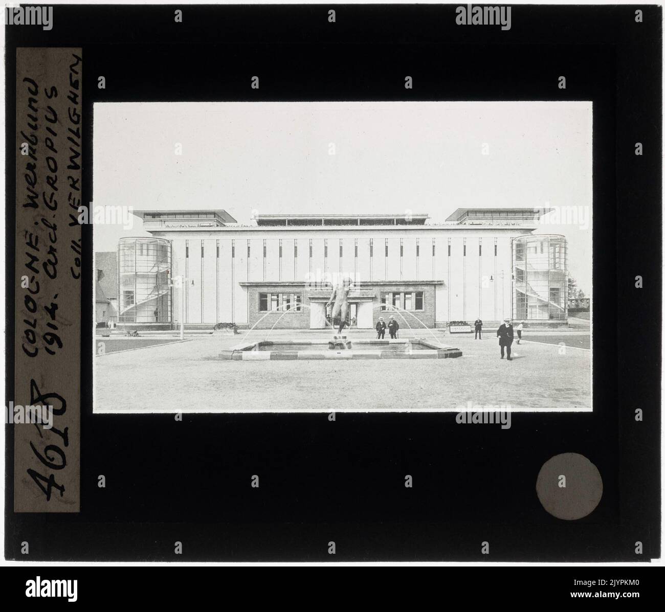 The facade of the K,ln. Modelfabriek, created for the Werkbund ...