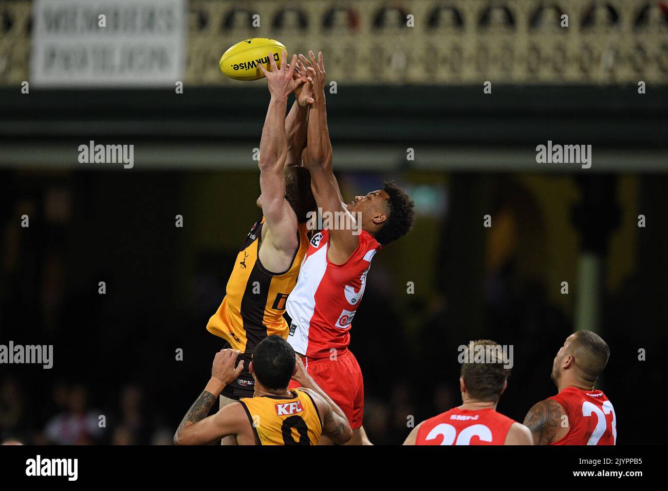 Joel Amartey of the Swans and Sam Frost of the Hawks during the Round ...