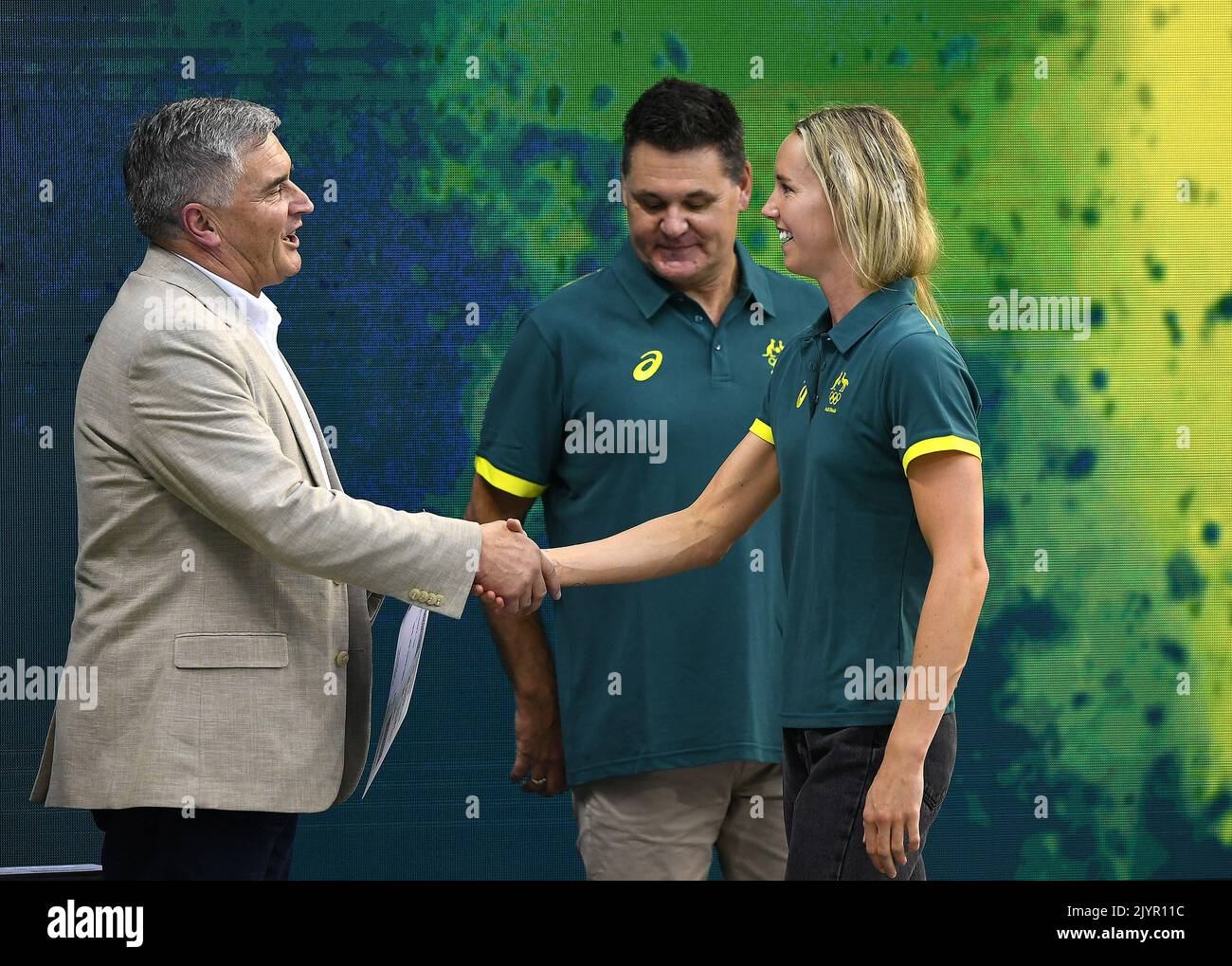 Chef de Mission of the Australian Olympic Team Ian Chesterman (left ...