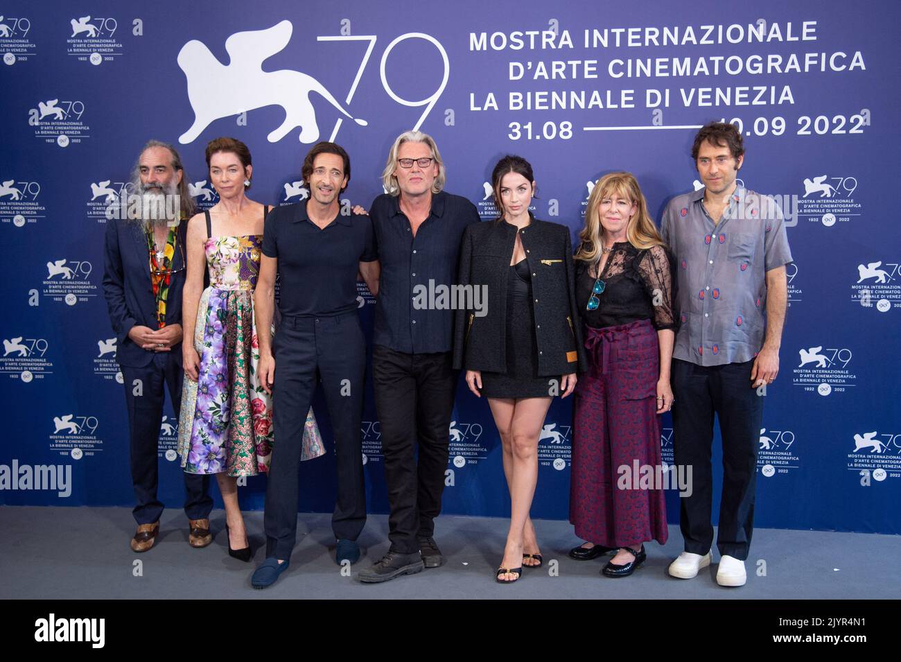 Ana de armas julianne nicholson blonde hi-res stock photography and ...