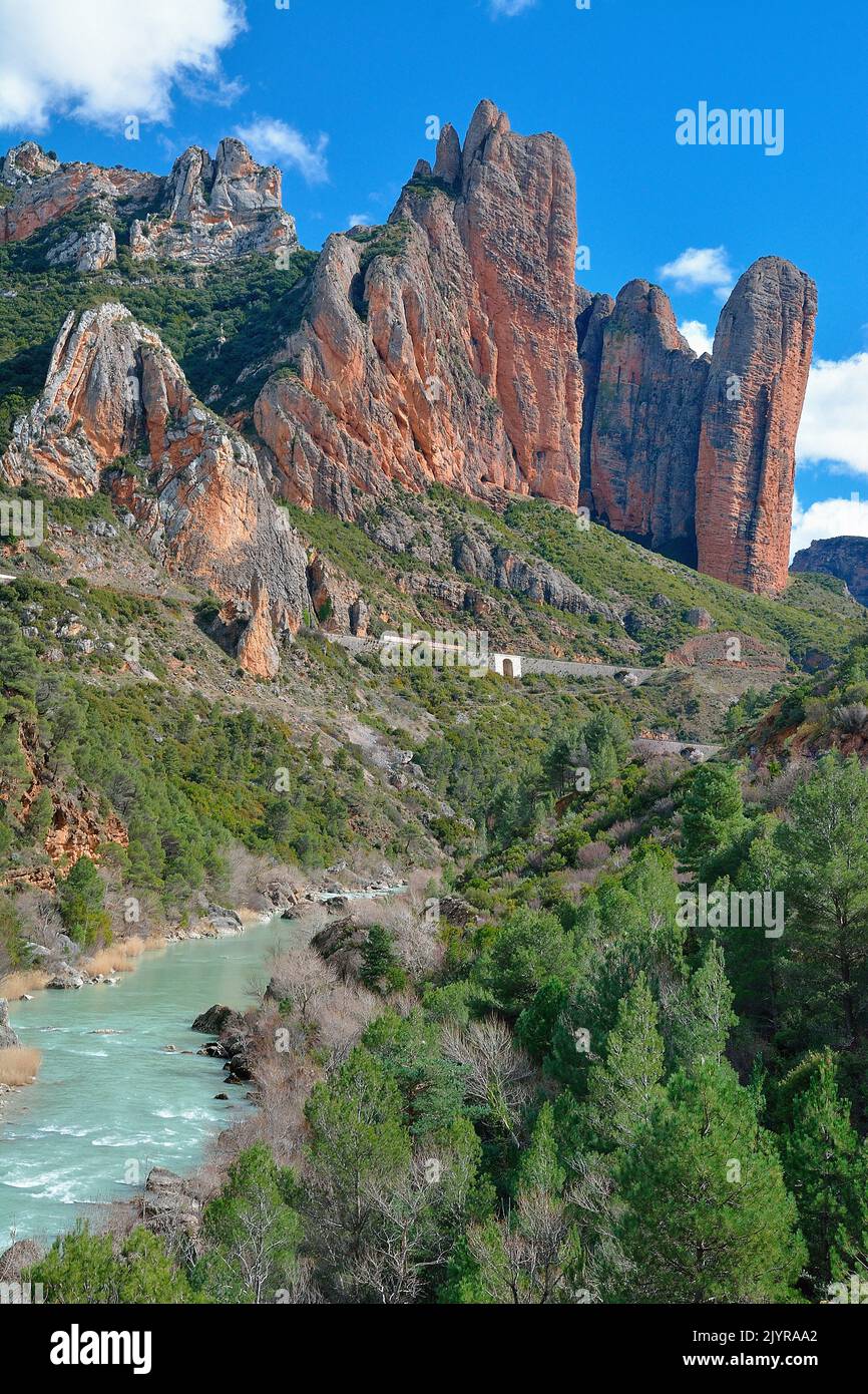 Rio Gallego and Mallos de Riglos, Aragon, Spain Stock Photo - Alamy