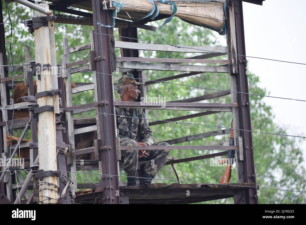 Indian soldier is guarding his station Stock Photo - Alamy
