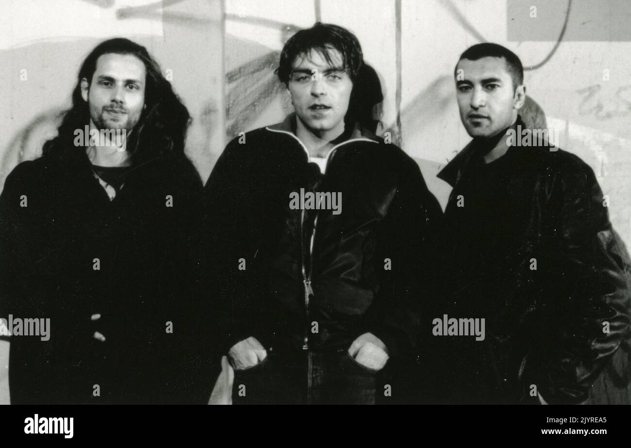 Short sharp shock hi-res stock photography and images - Alamy