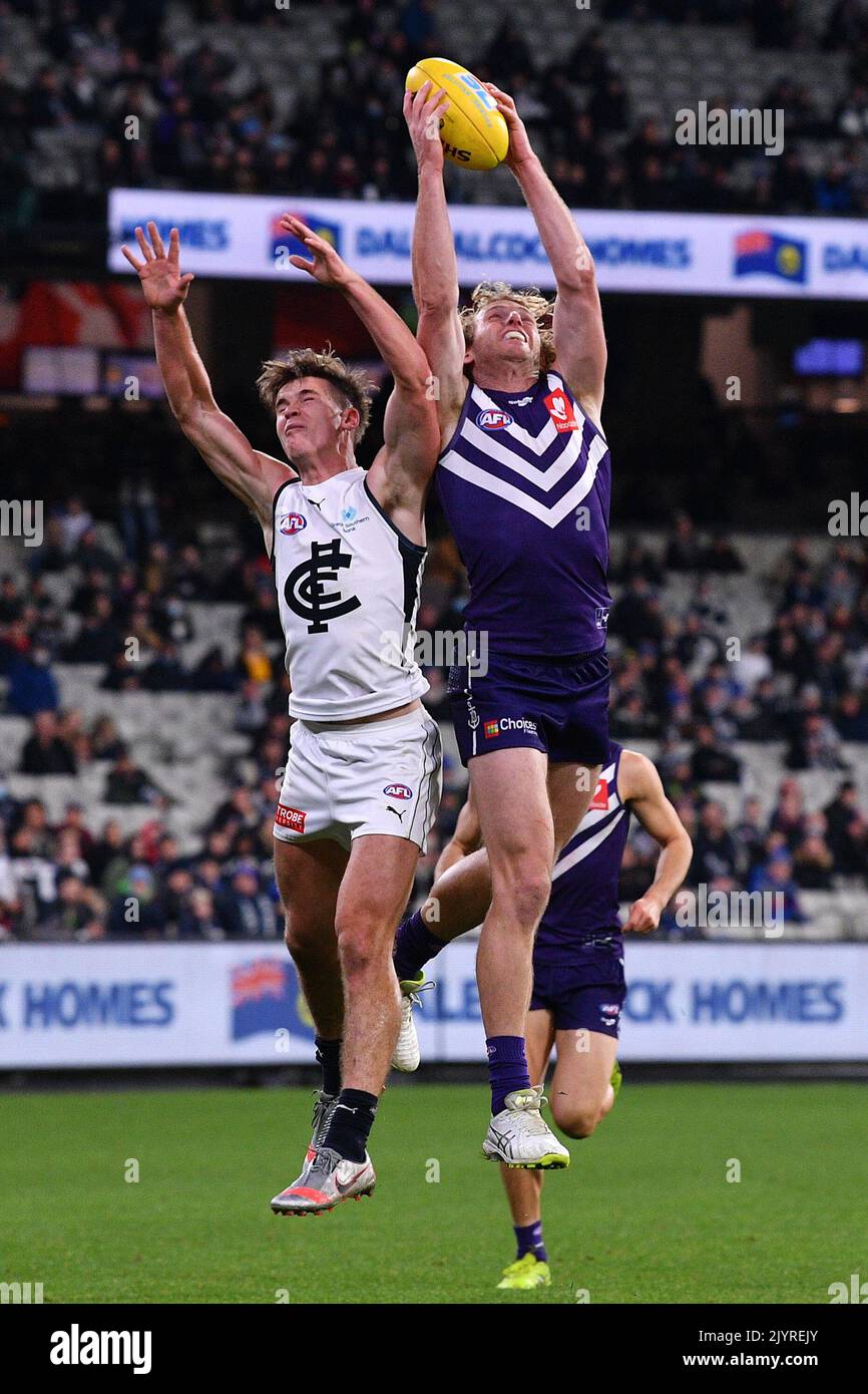 David Mundy of the Dockers (right) marks the footy during the AFL Round ...