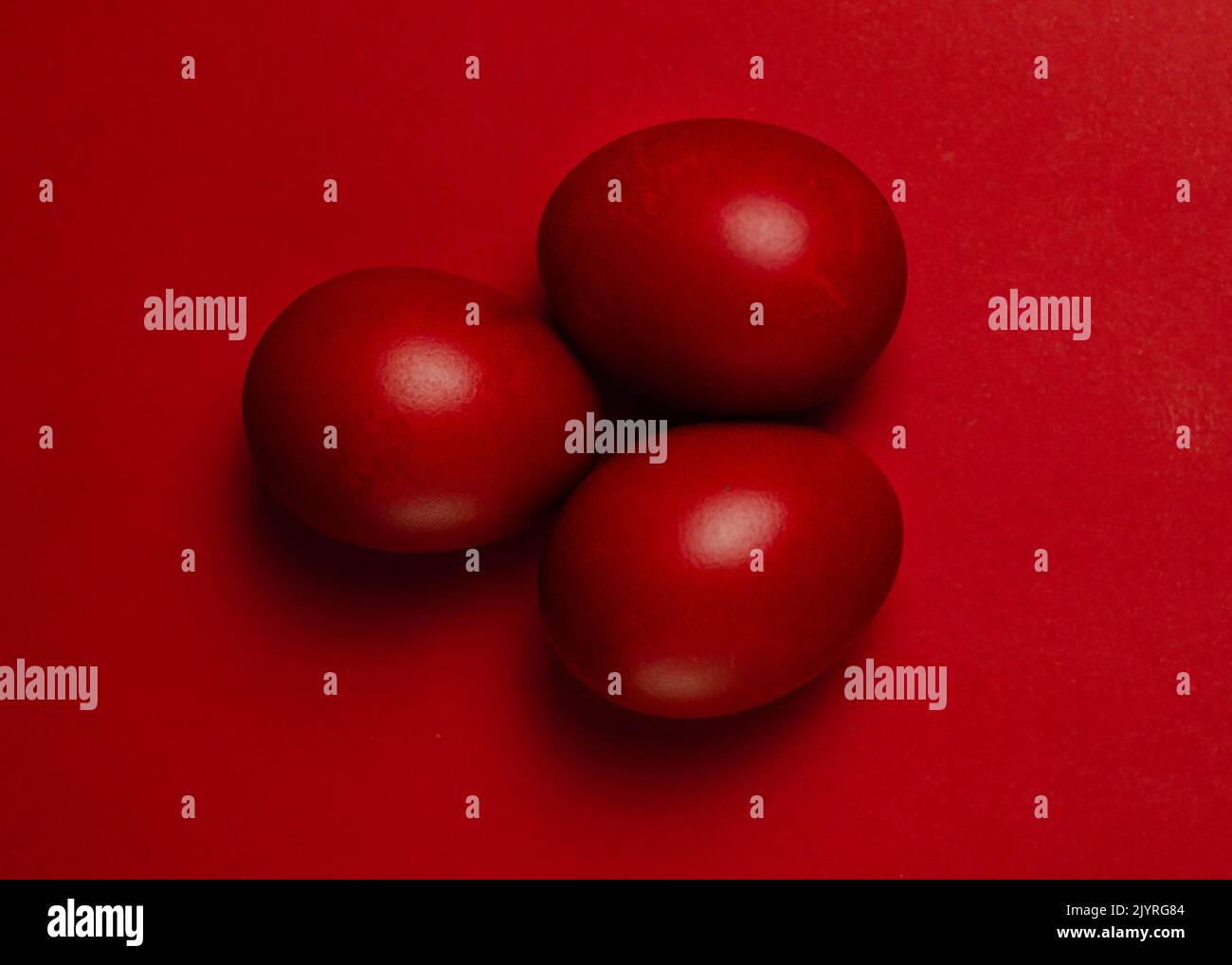 Red eggs in a wicker basket for Easter Stock Photo - Alamy