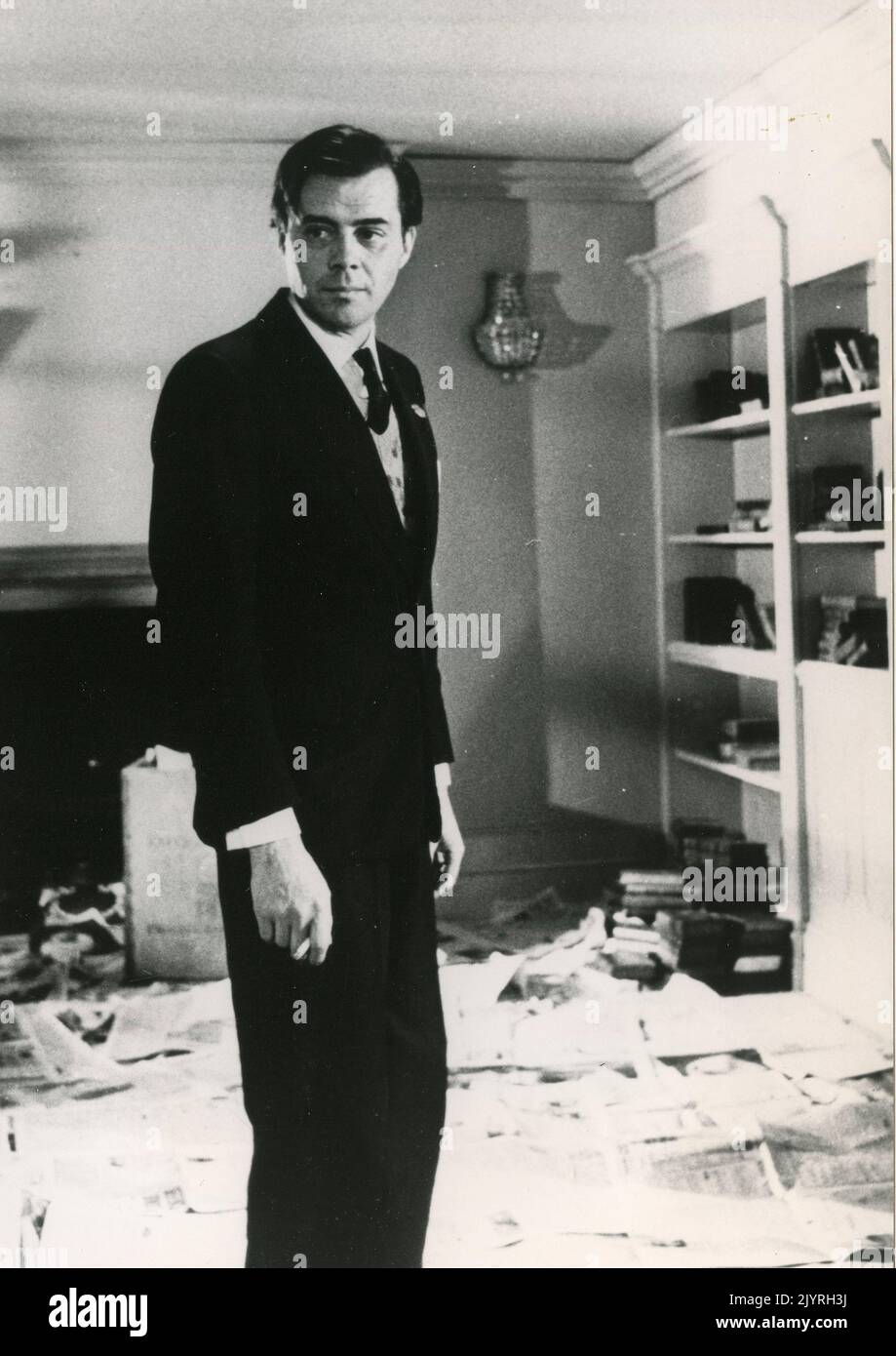 The servant dirk bogarde hi-res stock photography and images - Alamy