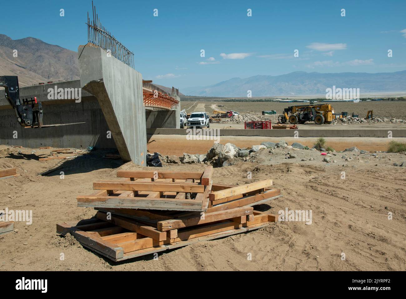 This road project near Olancha in Inyo County, CA, USA is building a ...
