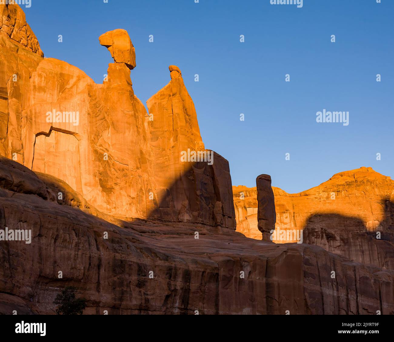 Nefertiti Rock or Queen Nefertiti & an unnamed hoodoo on the west wall ...