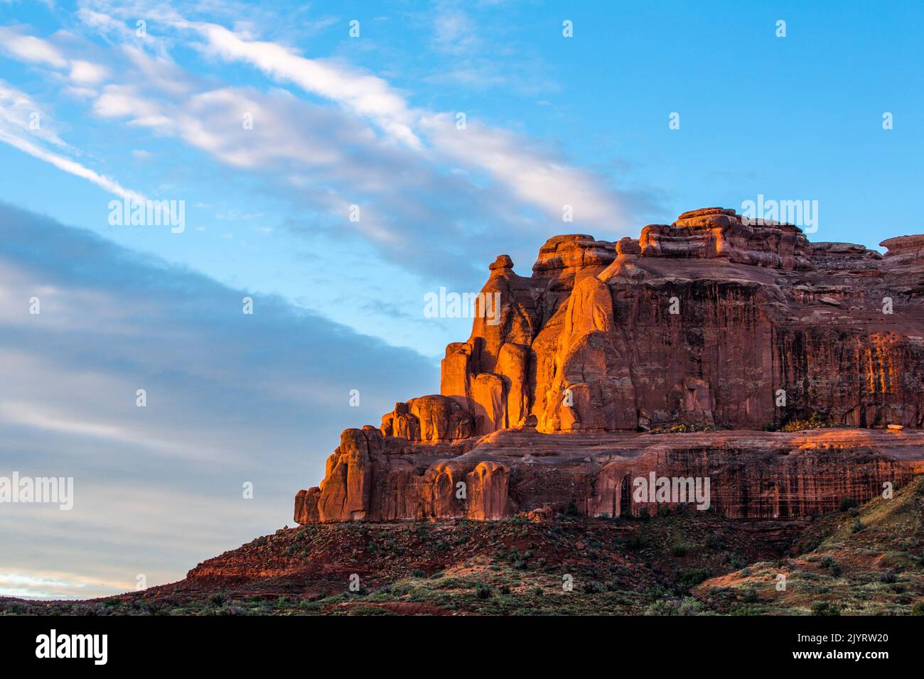 The Entrada sandstone formation at the top of the east wall of Park ...