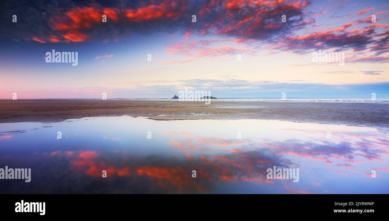Sunrise over the Bay of Mont-Saint-Michel, Channel, Normandy, France ...