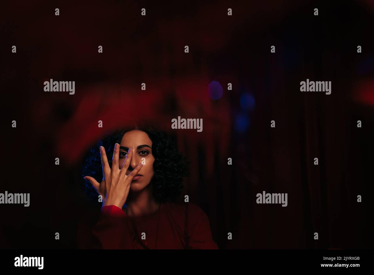 Hand obscuring camera hi-res stock photography and images - Alamy
