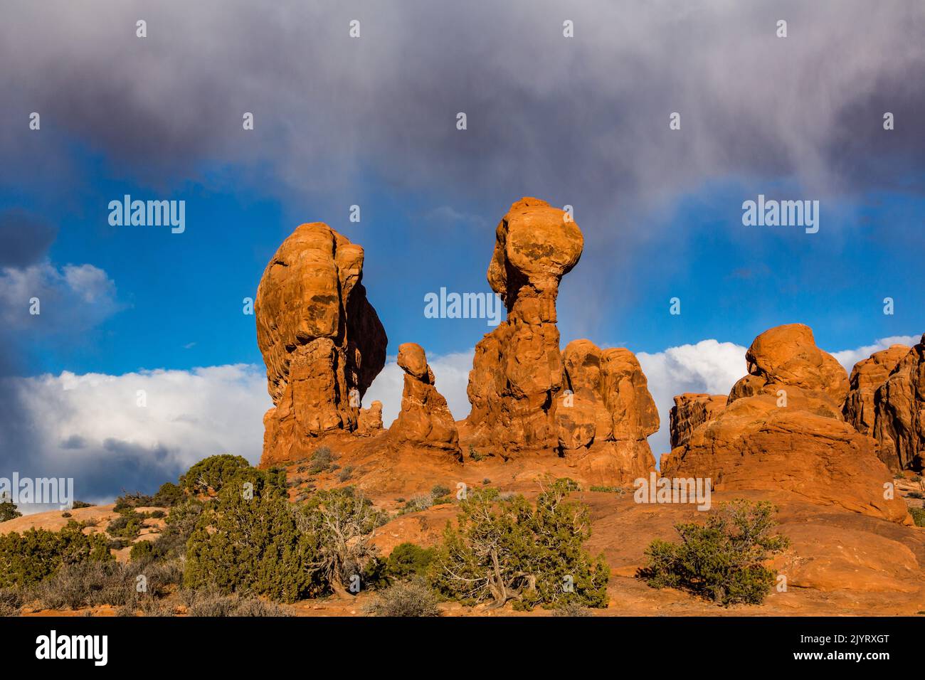 Adam and Eve, Entrada sandstone hoodoos in the Garden of Eden in Arches ...
