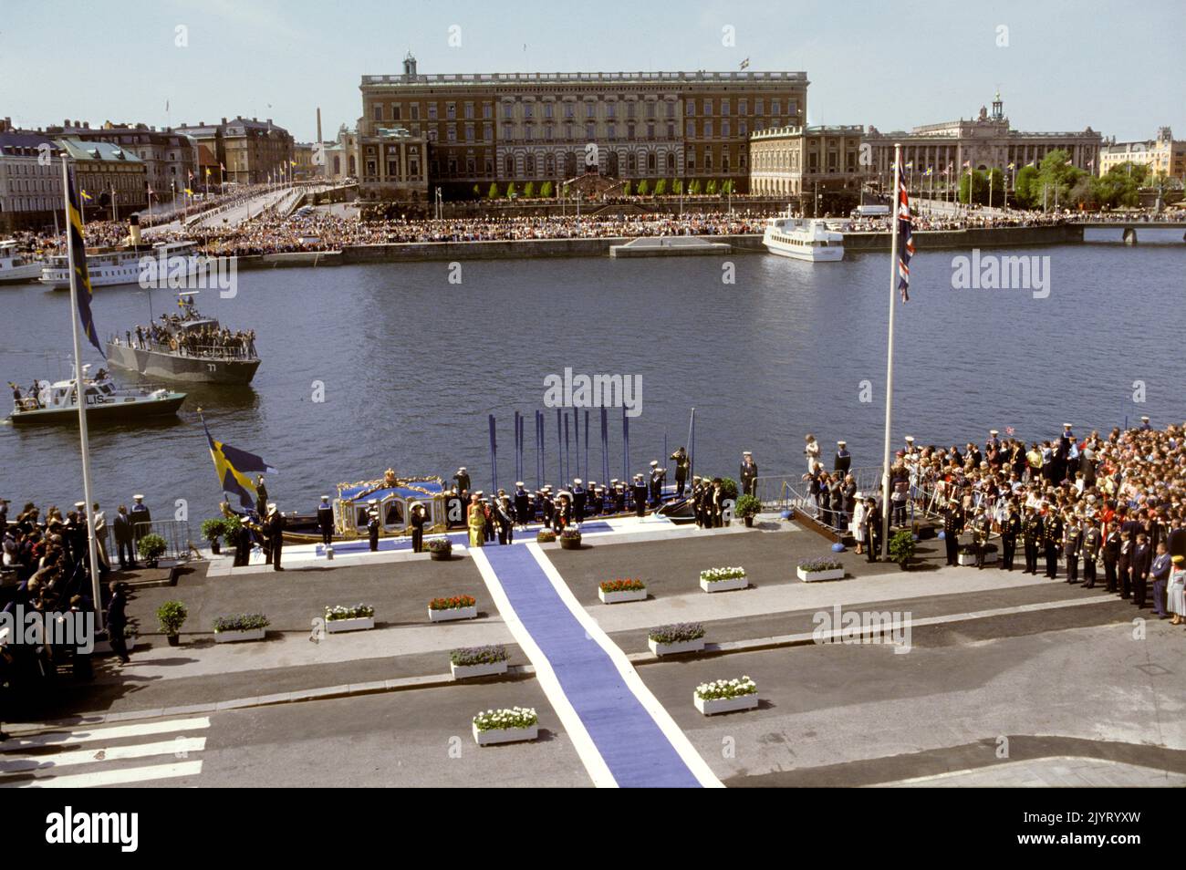 FILE 1983-05-25A view of the Royal Palace as Britain's Queen Elizabeth ...