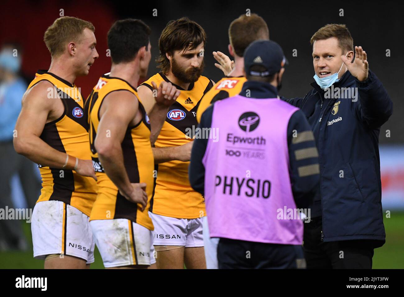 Hawthorn assistant coach Sam Mitchell (right) addresses players during ...