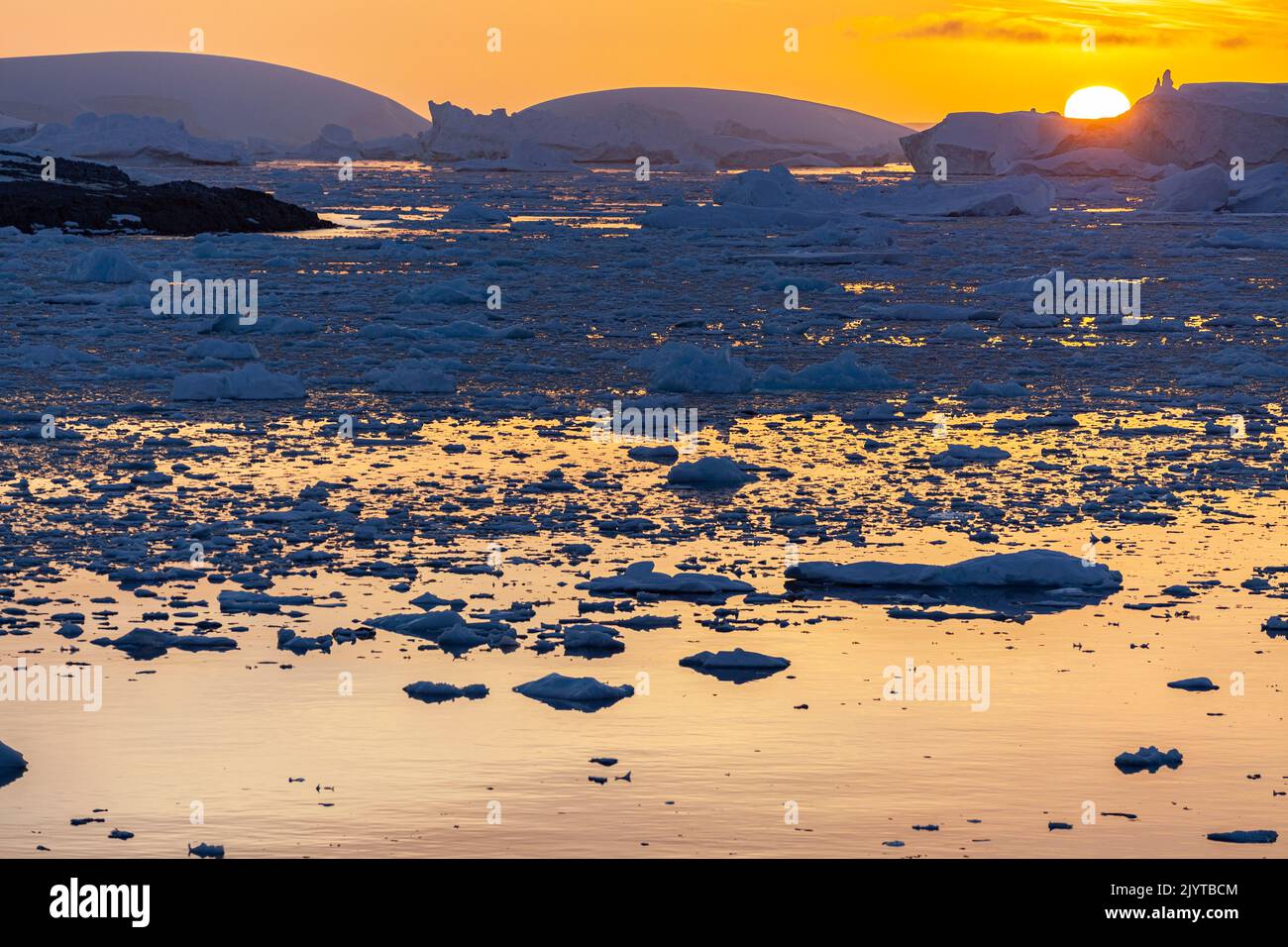 Icebergs and floating ice at sunset, Prospect Point, Antarctic ...