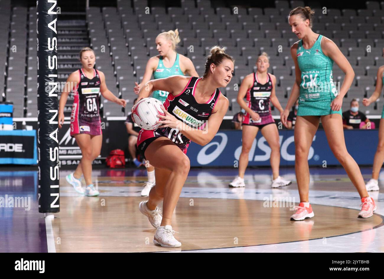 Lenize Potgieter of the Thunderbirds in action during the Super Netball ...