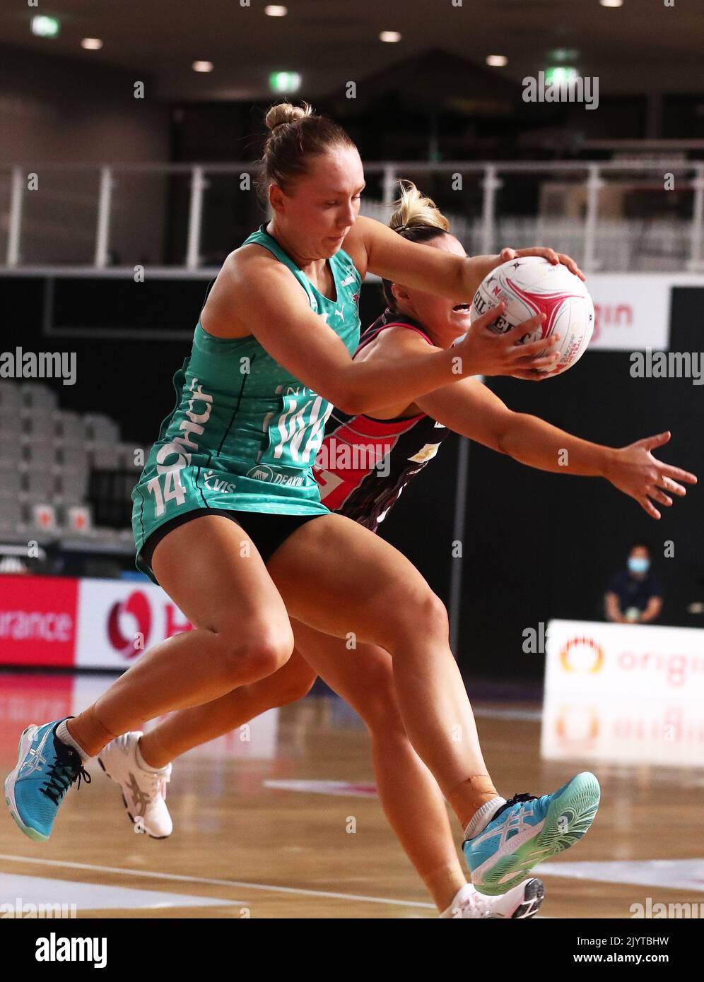 Hannah Mundy of the Vixens in action during the Super Netball Round 13 ...