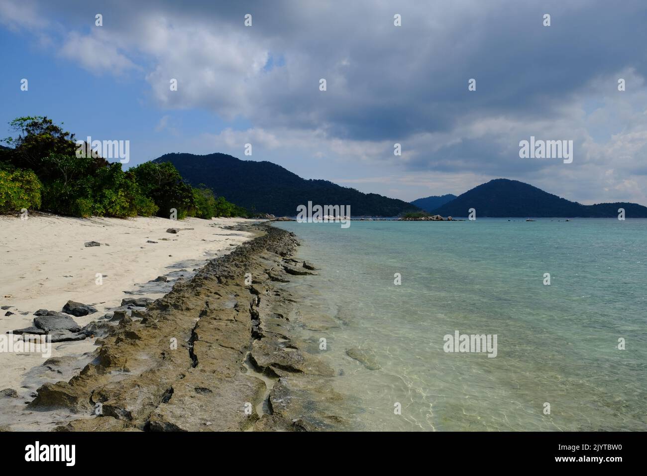 Costline beach hi-res stock photography and images - Alamy
