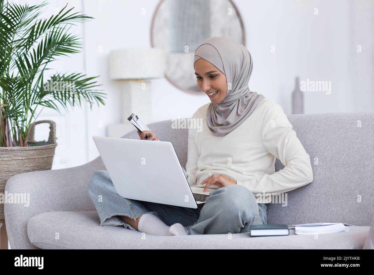 Distance learning young arab hi-res stock photography and images - Alamy