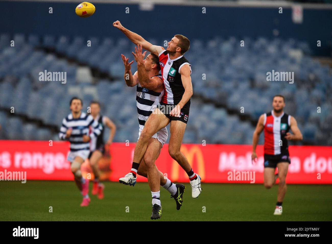 Dougal Howard of St Kilda (right) spoils a mark again Tom Hawkins of ...