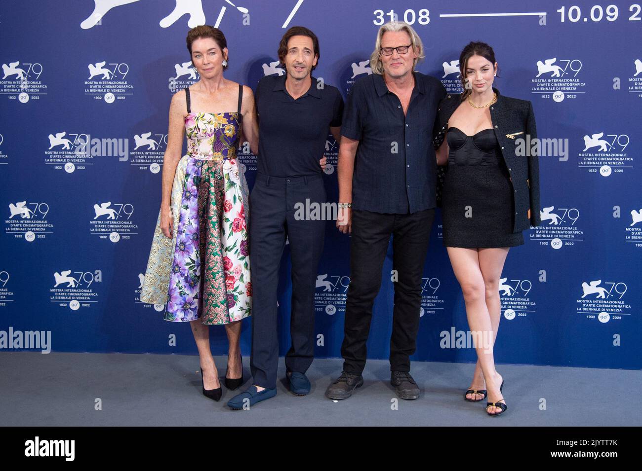 Ana de armas julianne nicholson blonde hi-res stock photography and ...